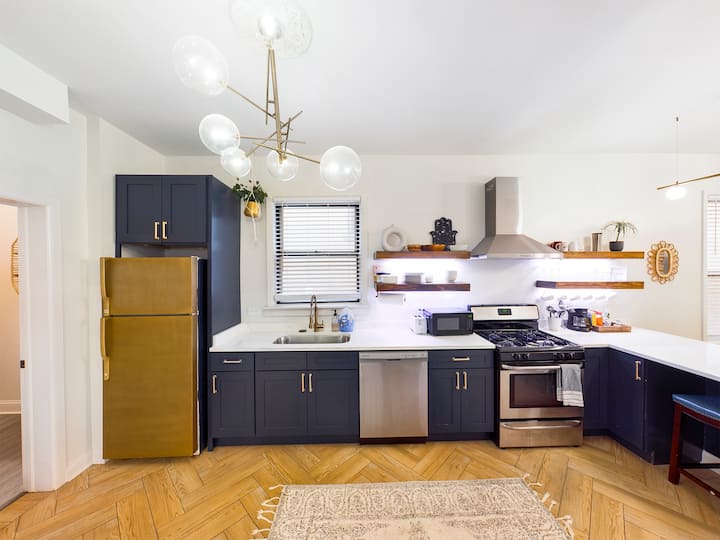 Chi-town Ultimate Hideout 1/2/3 Near Metra - Chicago