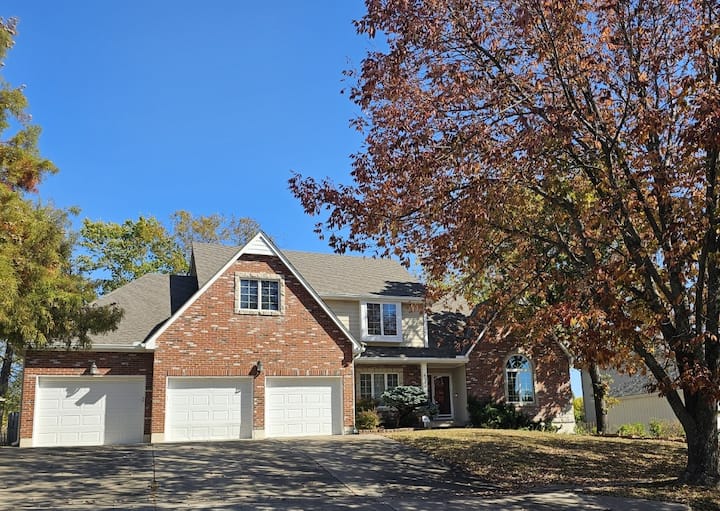Palace At Chief's Kingdom
3 Bedrooms + Amenities - Kansas City