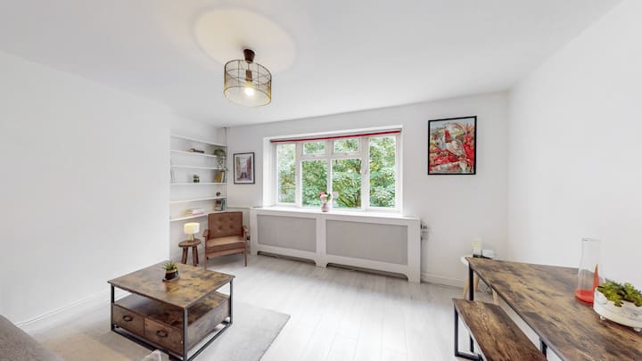 Stylish Flat In West Hampstead - 