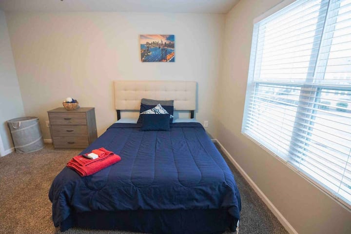 Luxury Private Bed & Bathroom In Raleigh - Raleigh, NC