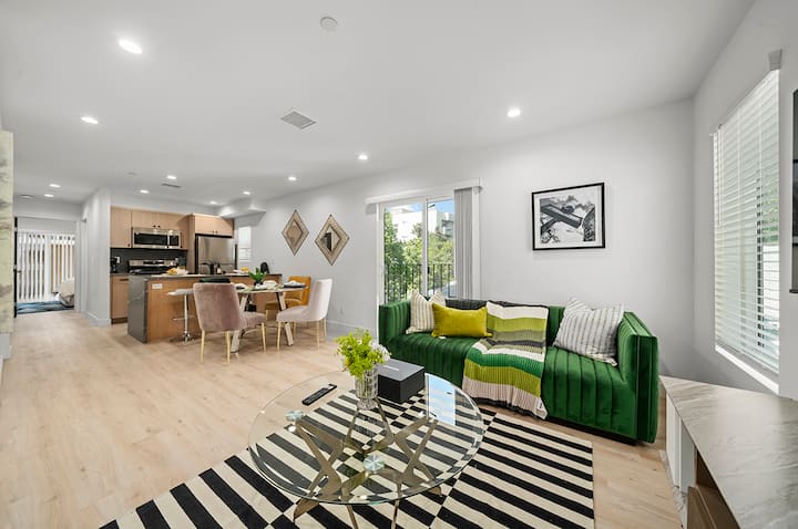 Brand New 3br 3ba Home In Hollywood Center+parking - Hollywood, CA