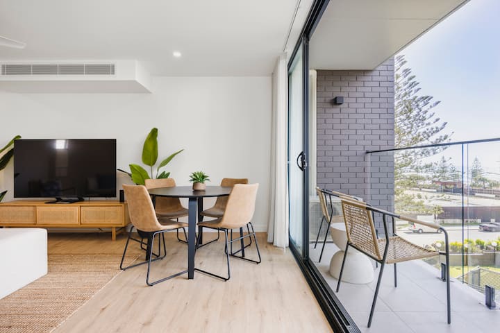 Brand New 2 Bed Apt 60m From Surfers Main Beach - Surfers Paradise