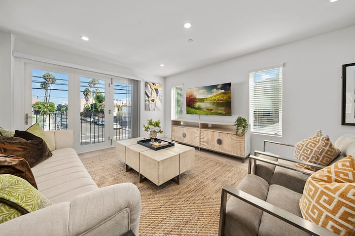Luxury 5br House In Hollywood/sleeps16+parking - Beverly Hills, CA