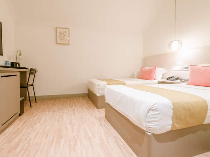 Spacious Twin In Joo Chiat, Near Paya Lebar Mrt - Bedok