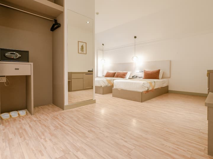 Chic Family Room In Joo Chiat, Near Paya Lebar Mrt - Bedok