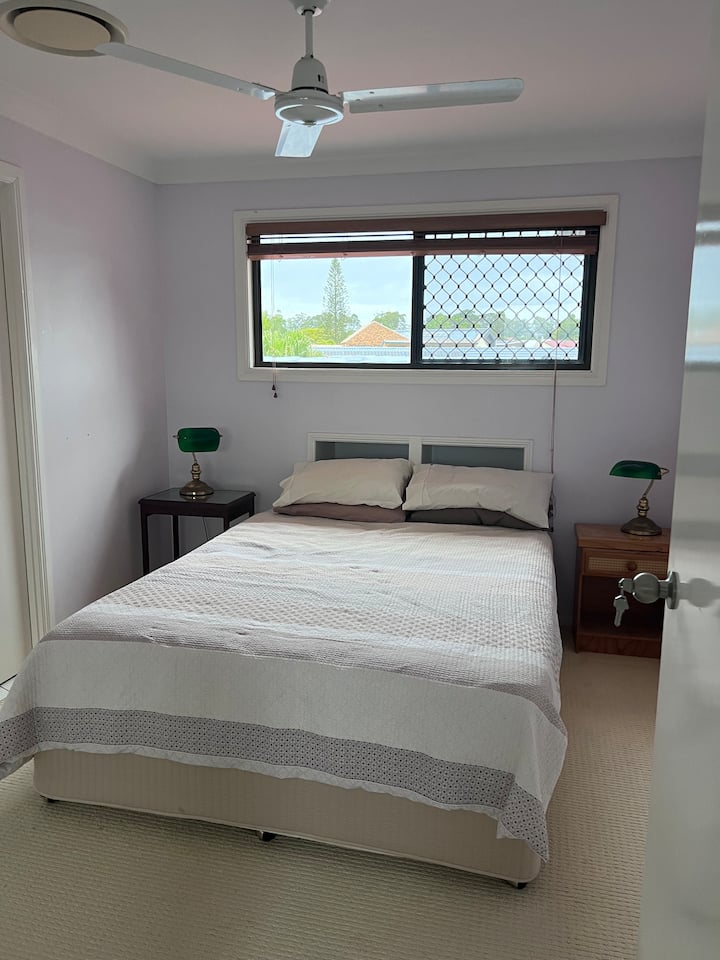 Private Room
15km Plane
3k Surf - Gold Coast