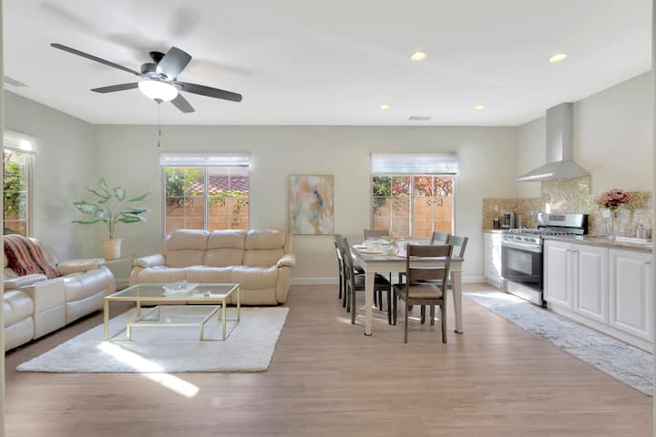 Your Cozy Home Away From Home - Irvine, CA