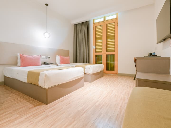 Sunny Twin In Joo Chiat, Near Paya Lebar Mrt - Pasir Ris