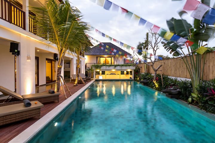 Spacious, 14 Bedroom Family Villa In Canggu - Bali