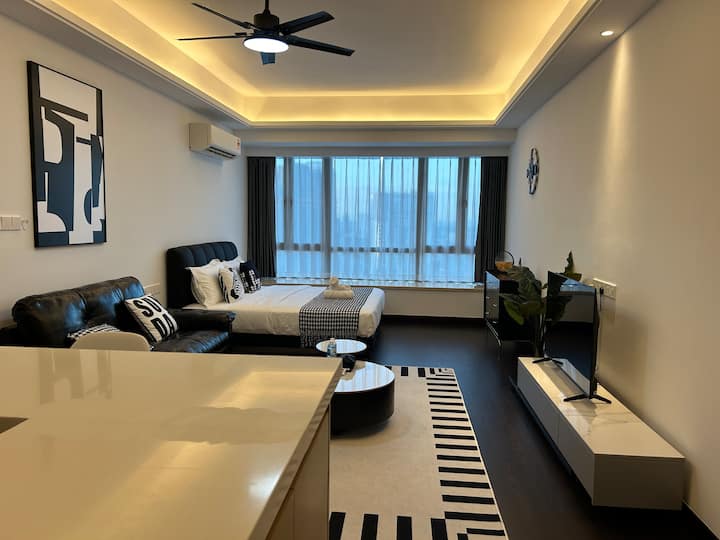 R&f Studio Black&white City View Hanlin&wanli - Johor Bahru