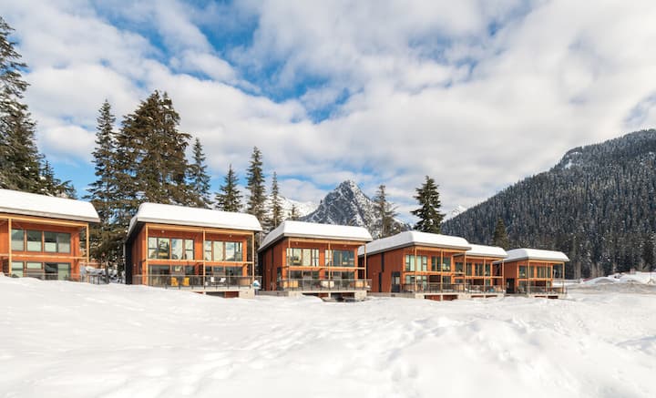 Chic Ski In/out Condo At Snoqualmie Summit - Snoqualmie Pass, WA