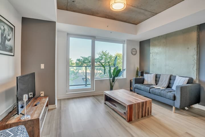Chic Urban 1br Apt With Balcony And Skyline Views - Ottawa
