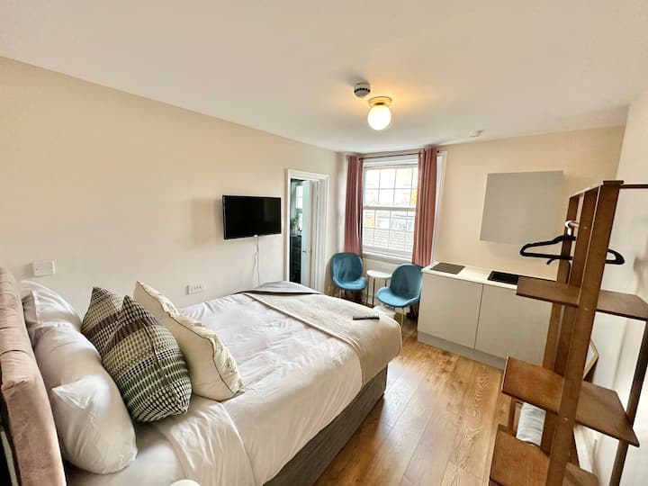 Snug Studio Flat In Camden - King's Cross station - London