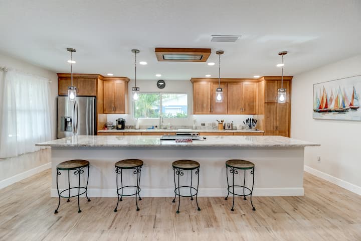 Cape Key Updated Beach Bungalow - Ponce Inlet, FL