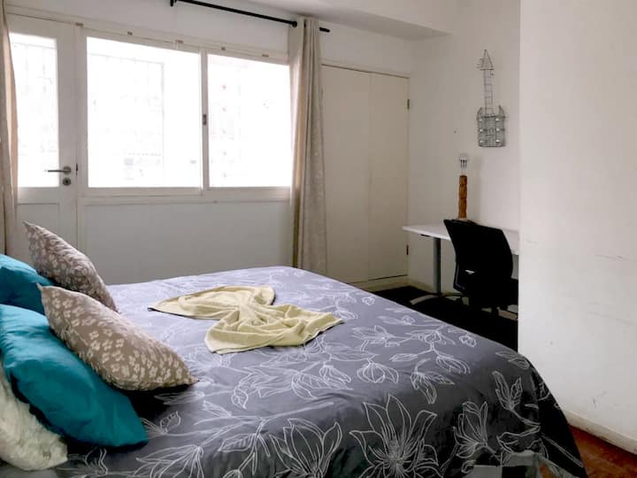 Large Room With Balcony In The Middle Of Maputo - Maputo