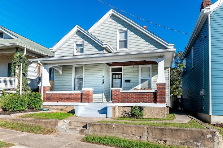Spacious 3 Bedroom 2 Bath Home - Hamilton, OH