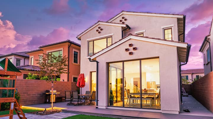 Gorgeous Orchard Hill Villa In A Gated Community - Irvine, CA