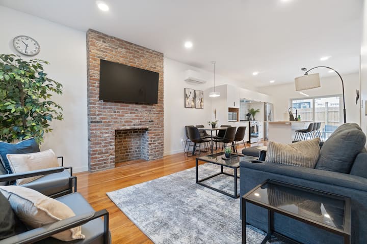 Pet Friendly 3 Bdrm House With Private Yard - Pittsburgh
