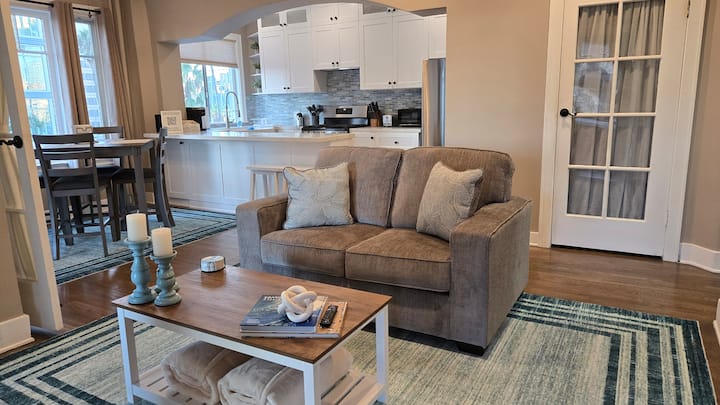 Modern 2 Bedroom Condo In Down Town Long Beach - Long Beach, CA