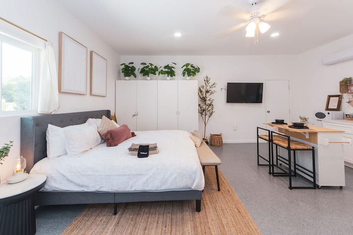 Welcoming Claremont Studio W/private Yard&pool Spa - Claremont, CA