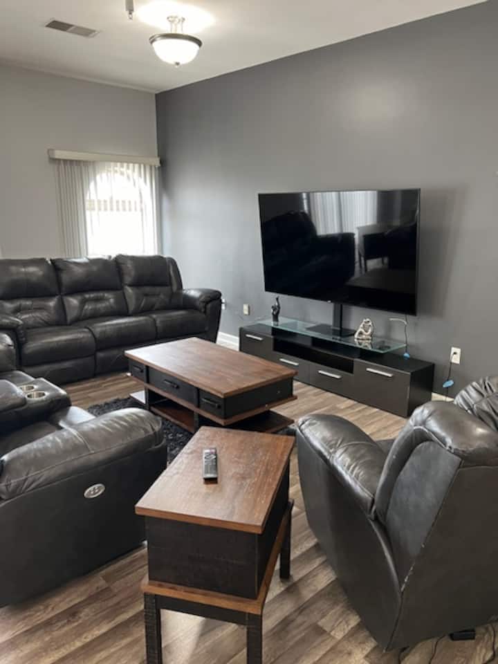 Luxury 1700 Sq Ft. 2bed 2bath Downtown Walkable #6 - Dearborn, MI