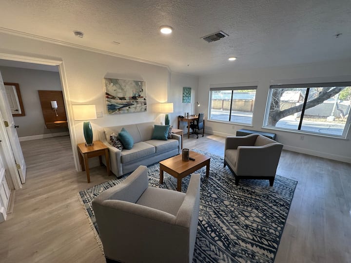 Modern Luxury Apartment - Roswell, NM