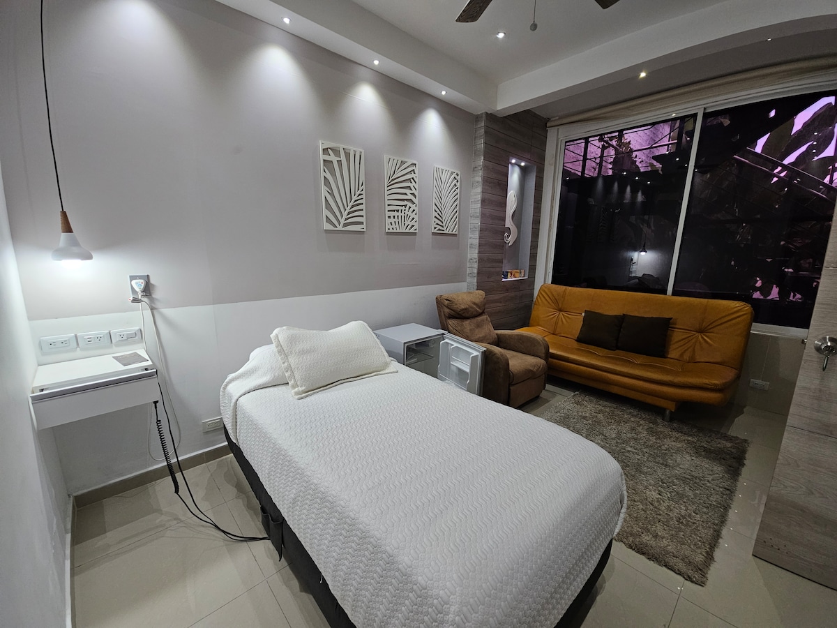 Private room, single bed RH Guest House - Guesthouses for Rent in Cali ...