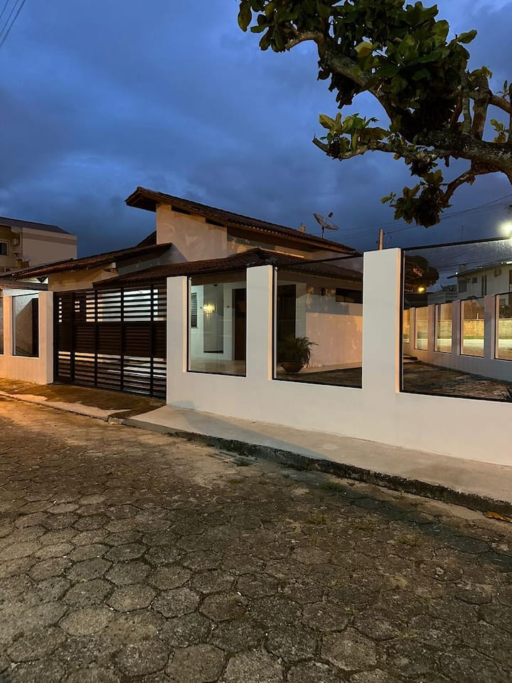 Casa Próxima A Praia E Ao Beto Carrero - Penha