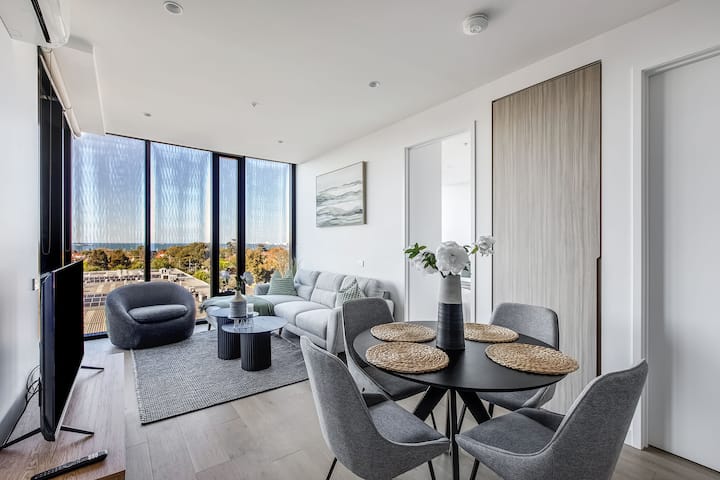 Port Panorama—a Stunning Resort-style Stay - Williamstown