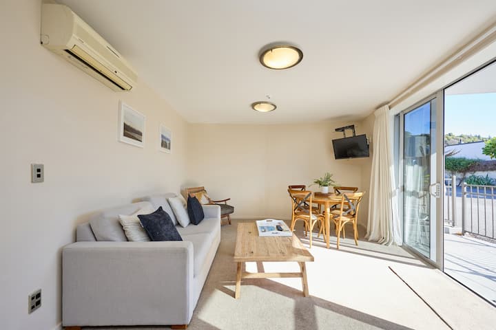 Kaikōura Escape 2br Apartment Steps From The Sea - 카이코우라