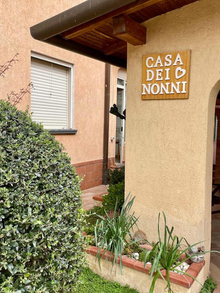 Casa Indipendente Con 4 Camere - Camaiore