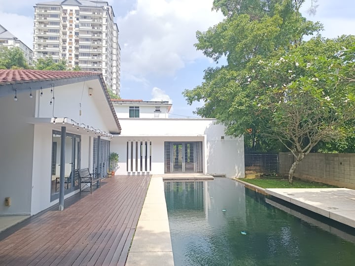 Kl | Pj Garden Pool Villa Karaoke - Kuala Lumpur