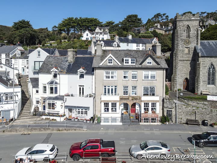 Tan Y Graig | Aberdovey | 4 Bedrooms | Sleeps 8 - Aberdovey