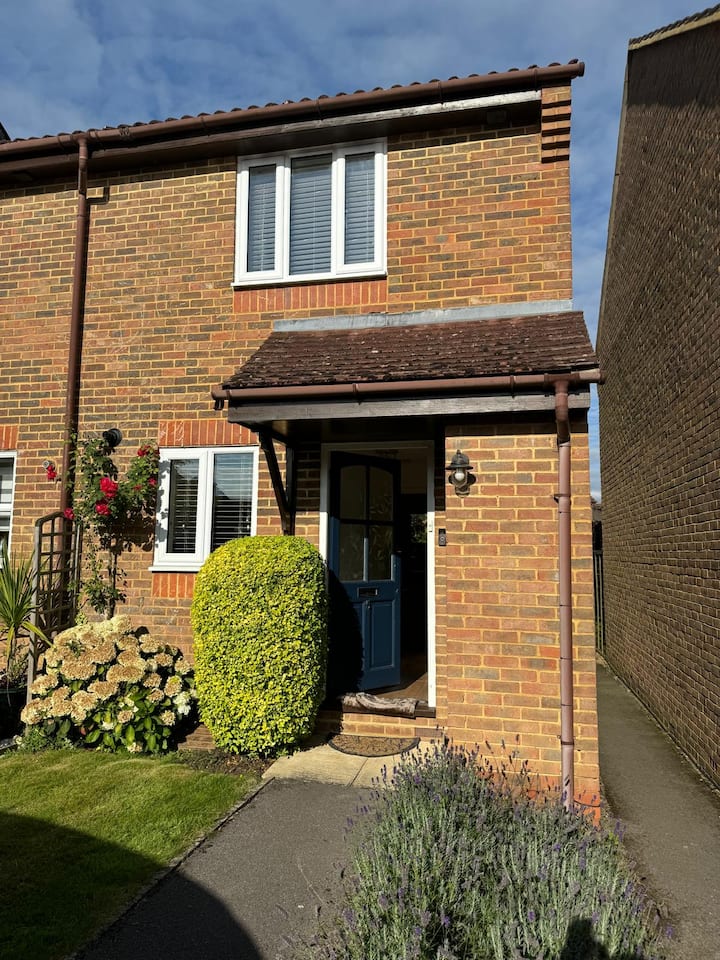 5 Is The Place! - Woking