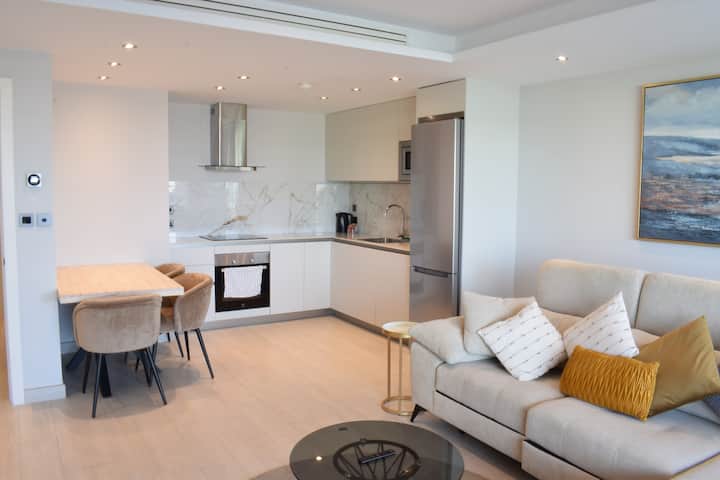 Marina Club 2 Bedroom Get-away - Gibraltar