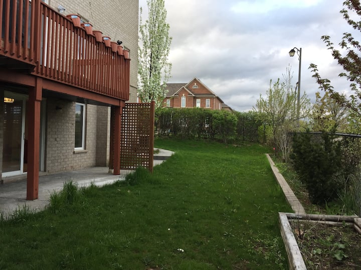 Cozy 2br Unit (Garden Access) - Oakville