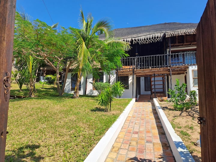 4 Bedroom Family Home With Pool! - Mozambique