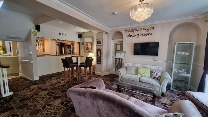 Four Seasons Family Room - Aberystwyth