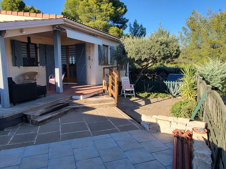 Jolie Petite Maison Dans Résidence Privée - Signes