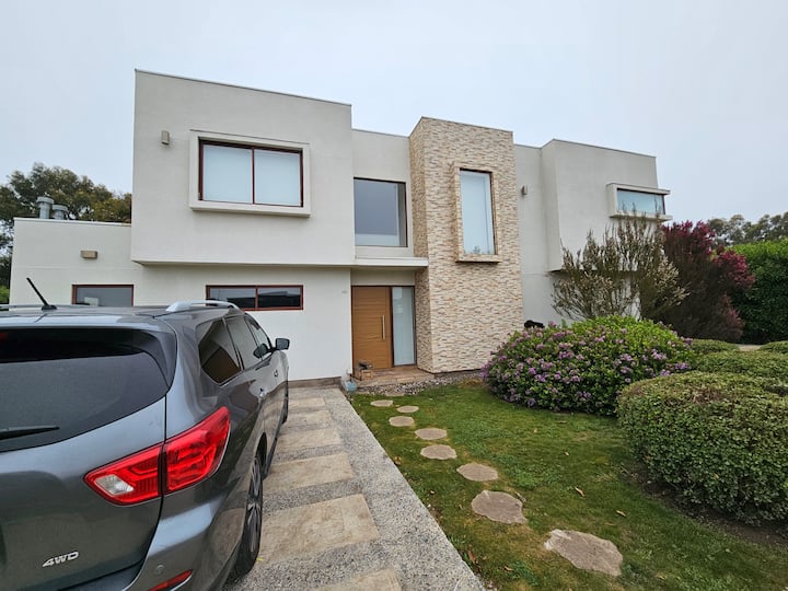 Arriendo Casa En Santo Domingo - Santo Domingo, Chile