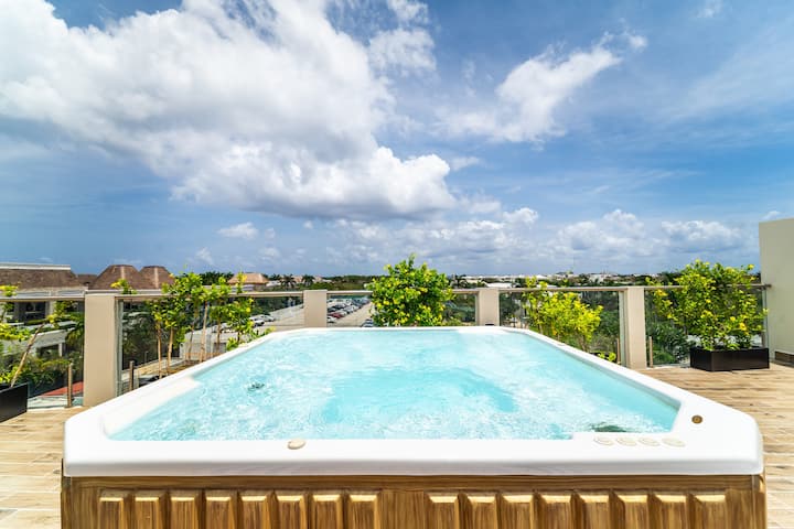 2 Bd Suite W/ Balcony, Gym, Rooftop Pool, Hot Tub - Playa del Carmen