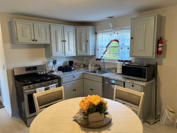 Cozy Condo In Bloomfield Ct - Bloomfield, CT