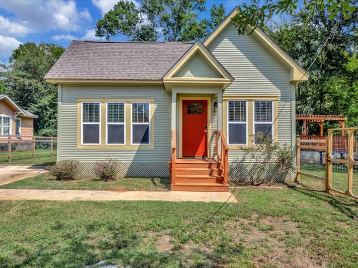 La Nana Creek Cottage - Nacogdoches, TX