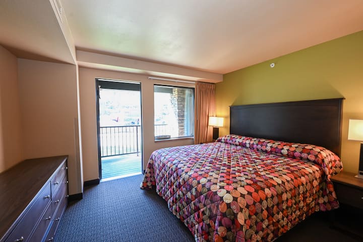 Canyon Condo - Family Suite - Wisconsin Dells, WI