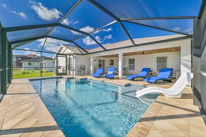 3/2 Waterfront Home Heated Salt Pool Dock Kayaks - Cape Coral, FL