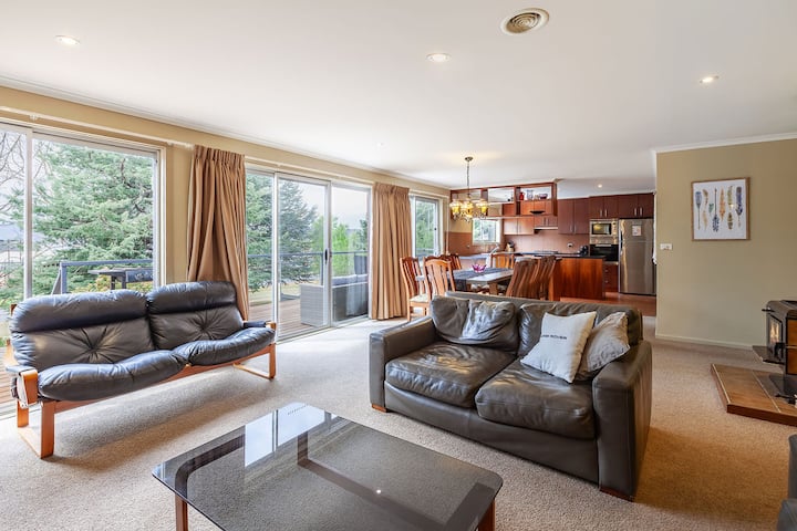 Jindy Hutt For Work Or Play - Jindabyne