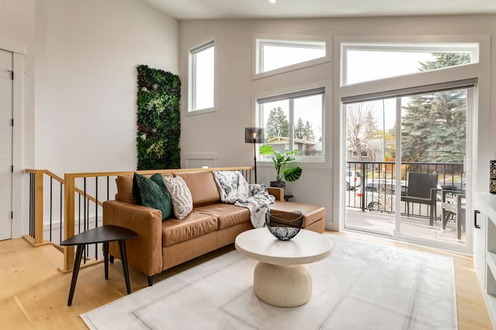 Perfect For Long Stays, Free Parking, Pets Allowed - Calgary