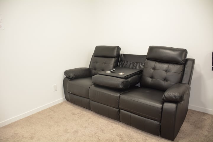 2b(k/q) Easy Access To Banff /Stampede - Calgary