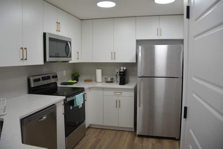 2b(k/q) 5 Min To South Health Campus - Mahogany - Calgary