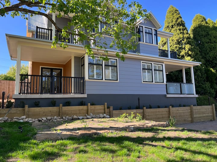Oaklands Apartment Two - Hill Top